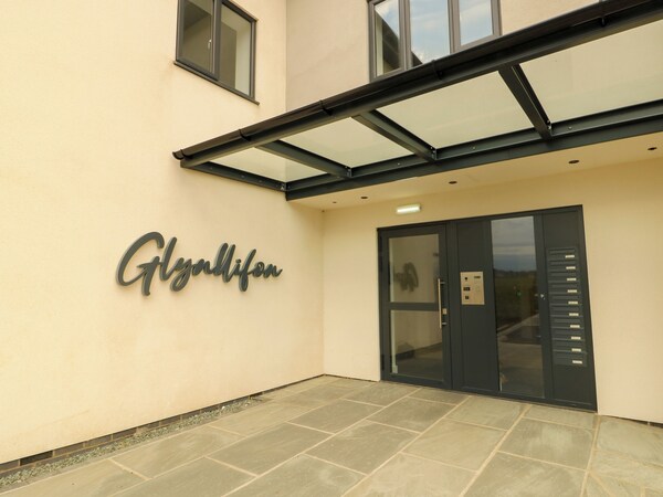 Glynllifon 3, Pet Friendly, Country Holiday Cottage In Benllech - Moelfre