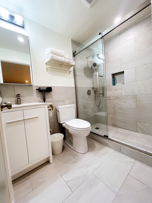 Charming 1-bedroom House In Lovely San Bruno With Wifi - San Francisco Airport (SFO)