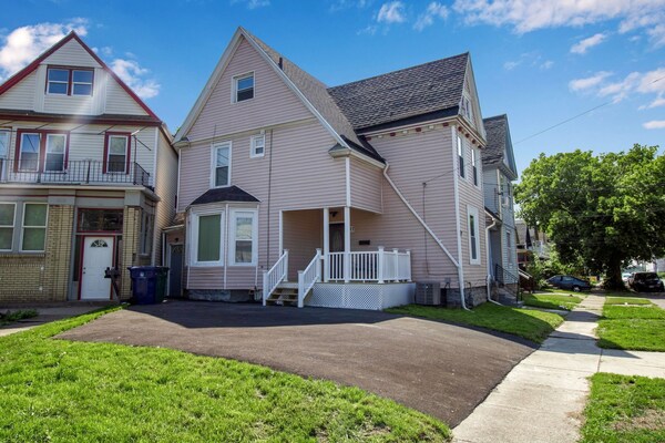 Charming 3-br House In Lovely Buffalo With Ac, Wifi & Free Parking - Fort Erie
