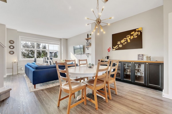 Drake  - 4 Bdrms, Central Ac, Gas Bbq, Garage - Edmonton, Canada