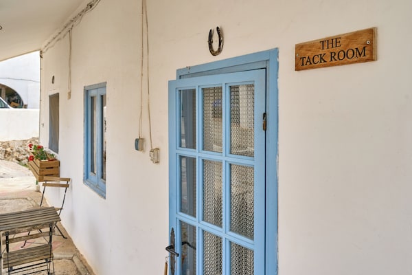 Country House 'The Tack Room' With Mountain View, Shared Pool And Wi-fi - Costa Tropical