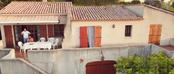 Villa Sleeps 6 With Terrace, Sea View & Gulf Of Ajaccio. Beach 4 Minutes Away - Porticcio