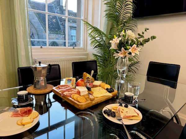 Spacious Luxury 3 Bed & 2 Bath - Next To Royal Mile & Edinburgh Castle - Edinburgh