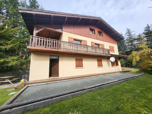 Spacious Chalet With Fireplace And Cinema Room In Montgenèvre - Claviere