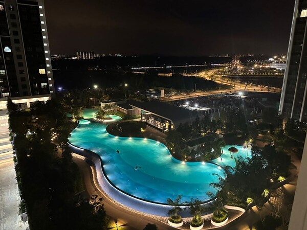 Spacious 3-bedroom Apartment With Ac, Netflix, Wifi Nearby Klia, Splash Mania - Cyberjaya