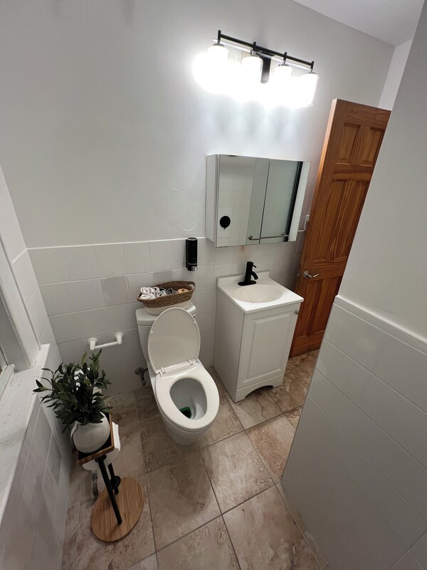 Cozy 1-br Apartment In Charming Valley Stream And Optional Car Rental On Site. - Garden City, NY