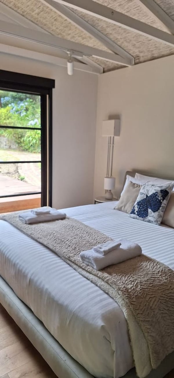 Private Mountain View Treetop Spa Getaway - Warburton