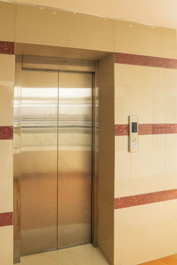 Deluxe One Bedroom Apartment  With Balcony - Opposite To Cochin Airport - Kochi