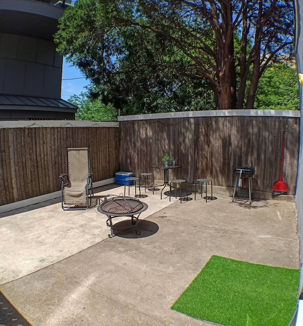 Charming Jawn In Fabulous Fishtown With W\/d, Ac, Private Patio, And Fast Wifi - Camden, NJ