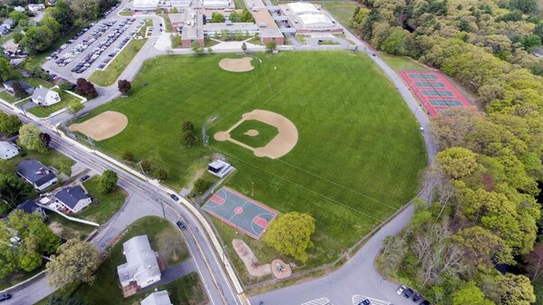 Perfect For A Small Group! Free Parking On-site, Pets Are Welcome! - Sudbury, MA