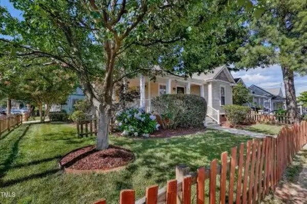 The Oak And Acorn 3 Bed, 2 Bath A Few Blocks From All Downtown Has To Offer! - Raleigh, NC