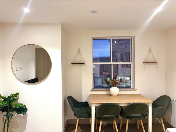 Stylish Apartment On The Poole Quay-free Parking 2 Mins Away - Poole