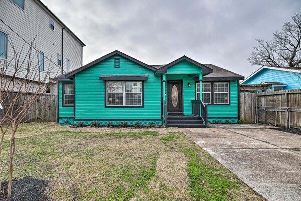 Cozy Bungalow Home, The Heights, 6 Miles To Downtown! - Houston, TX