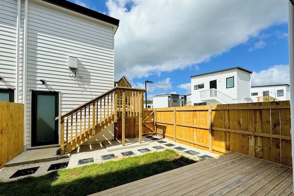Brand New 4 Bedroom Retreat In South Auckland - Clevedon