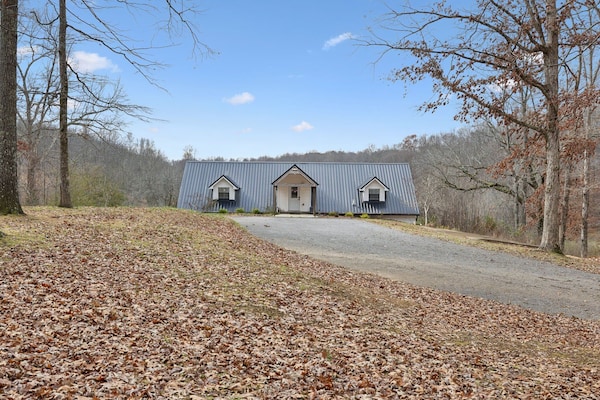 Fox Haven Retreat-modern Cabin-acres Of Priv Land - David Crockett State Park, Lawrenceburg