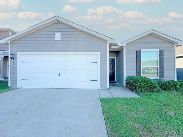 Modern 4br  4 King Beds  Workspace  75" Tv  Fire Pit  Pets Ok! - Magnolia, TX