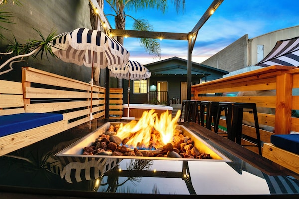 Modern Petco Park Gated Duplex With Hot Tub+deck - Coronado Island, CA