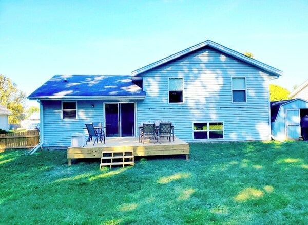 Newly Updated Warm Rockford Tri-level House Minutes From Bypass 20, I39 And I90! - Rockford, IL