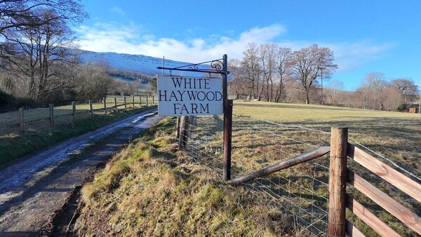 White Haywood Barn, Pet Friendly, With Hot Tub In Craswall - Hay-on-Wye