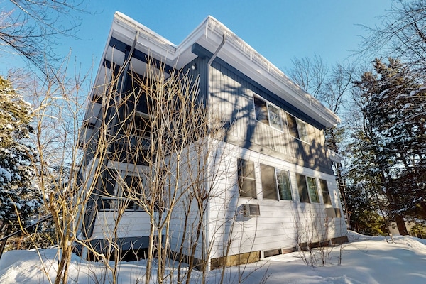 Ski-in/ski Out  Your Back Door Townhouse W/ Seasonal Pool & Tennis Court - Stowe, VT