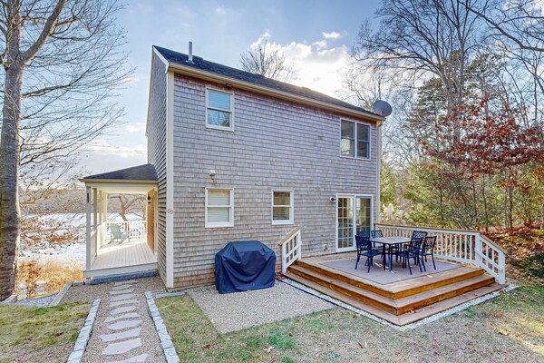 Spacious Home Close To Peters Pond Beach With Porch, Ac, W/d, & Water View - Falmouth, MA
