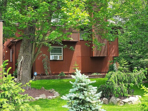 Bool Bear Lodge, A Charming 4 Bedroom Pet-friendly House In Tranquil Tobyhanna - Pennsylvania
