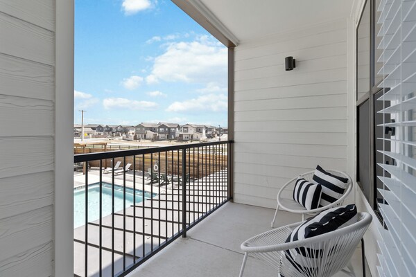 Beautiful Pool Front Apartment, New Braunfels/gruene, Tx - New Braunfels, TX