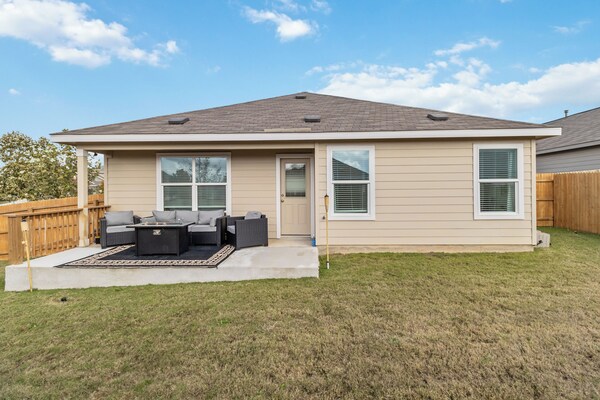 Cozy And Modern, 3 Bedroom, 2 Bathroom Home In Converse, Tx/near San Antonio. - Universal City, TX