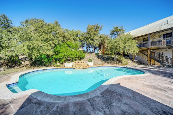 5 Mi To Dtwn Dripping Springs: Cabin W/ Jacuzzi! - Dripping Springs, TX