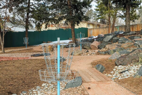 Crestgate Den! Patio, Games, Frisbee Golf & Views! - Colorado Springs, CO