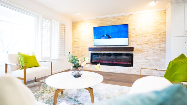 Grand Lux 4br  Prime Location + Serene Yard - Milpitas, CA