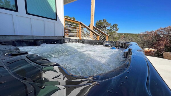 Luxury Hill Country Getaway | Hot Tub + Fire Pit + Scenic Views - Canyon Lake, TX