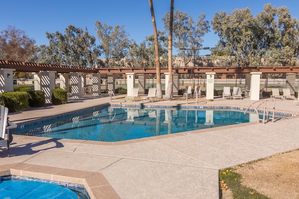 Cozy House, Pool, Spa, Tennis & Pickleball Courts - Tempe, AZ
