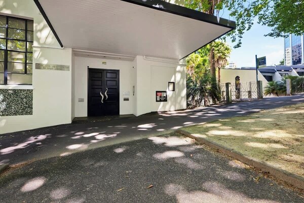 Vibrant City Oasis 1br Apt W Gym, Pool And Parking - Auckland