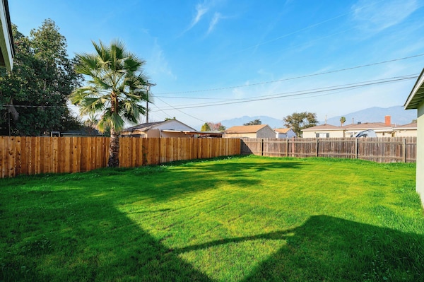 Luxury Modern Retreat With Spacious Yard & Premium Comfort - Arcadia, CA