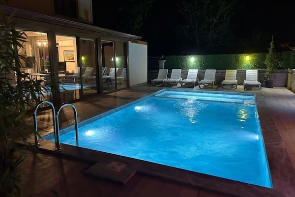 Vira Villa & Nil Konaklama(sicak Havuz)\n\n - Sapanca Gölü