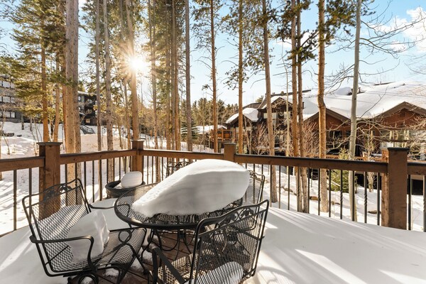 Breck Townhome W/ Private Balcony & Fireplace, Close To Ski Resort & Main St. - Breckenridge