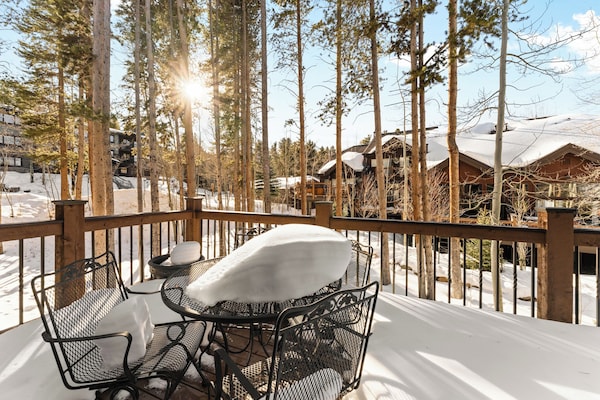 Breck Townhome W/ Private Balcony & Fireplace, Close To Ski Resort & Main St. - Breckenridge