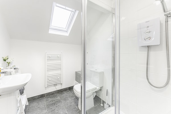 Modern 3 Bed Apartment | City Center, Free Parking - Nottingham