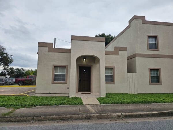Charming 2-bedroom Apartment In Awesome Brownsville With Wifi, Ac - Brownsville, TX