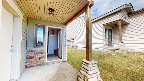 Shamrock 73 - 2br/2ba - Pet Friendly - Fully Renovated! - Snowshoe, WV