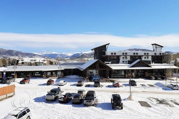 Luxury Mountain Retreat Condo Unit E - Frisco, CO