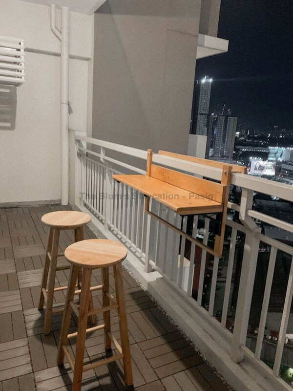 2br City View Condo In Metro Manila Near Bgc And Mrt Station - Makati