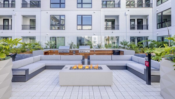 Luxury Top Floor Apartment In Mountain View, California - Mountain View, CA