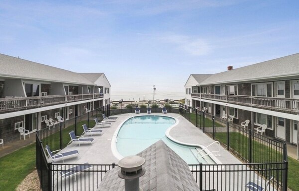 Steps To The Beach And Heated Pool! - Cape Cod, MA