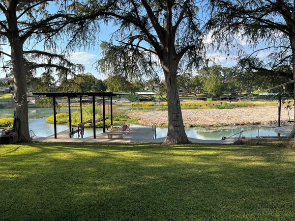 Cozy Bungalow In Delightful New Braunfels With Wifi, Ac - New Braunfels, TX