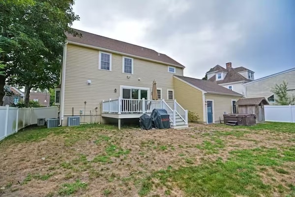 Seaside Solstice Hot Tub, Sauna 4 Bedroom\n\n - Scituate, MA