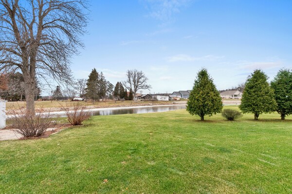 Cozy Riverfront Retreat - Green Bay