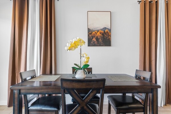 Stylish & Modern Bakersfield Retreat Near Downtown - Bakersfield, CA
