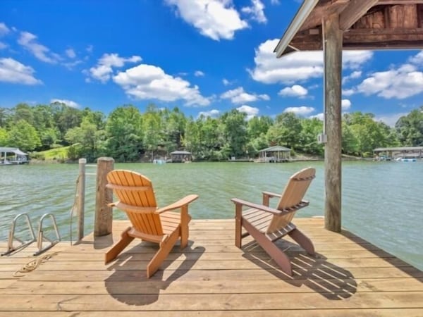 Charming Cottage With Wifi, Screened Porch Just Feet From The Lake - Smith Mountain Lake, VA